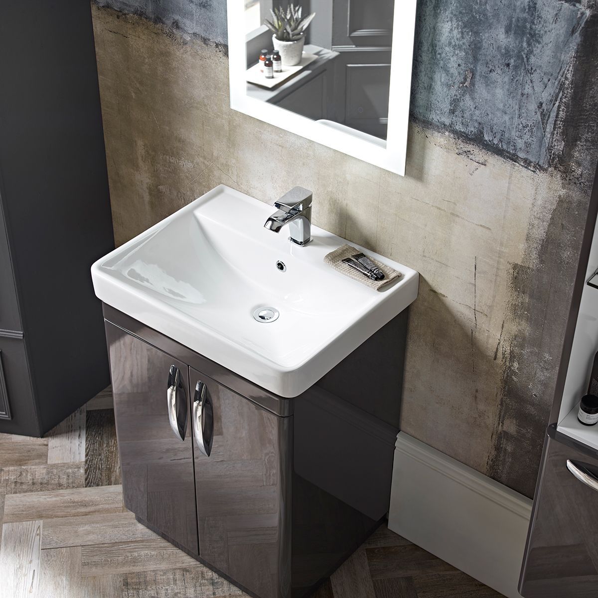Tavistock Compass 600mm Freestanding Vanity Unit & Ceramic Basin ...